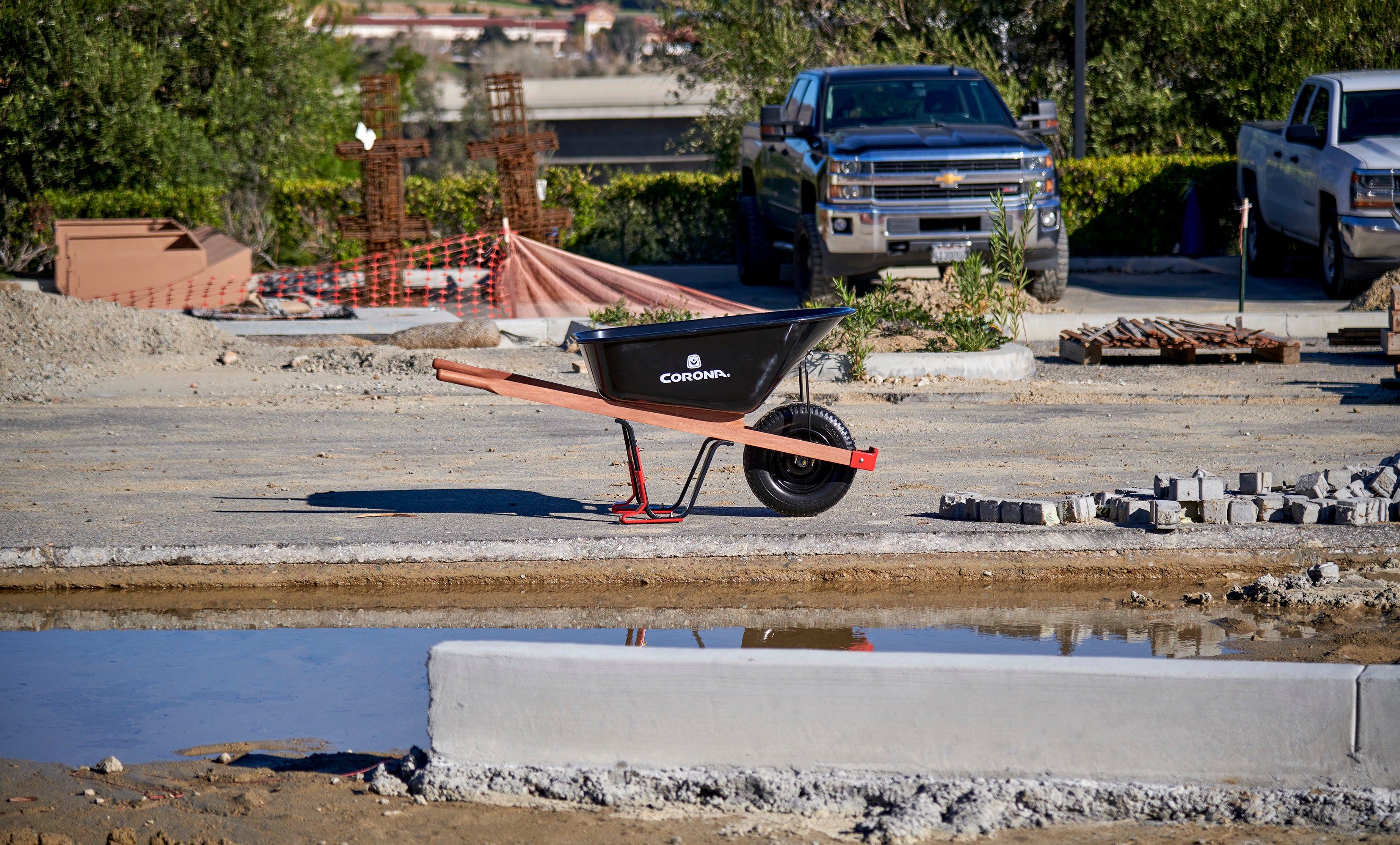 Pro Wheelbarrows | Corona Tools
